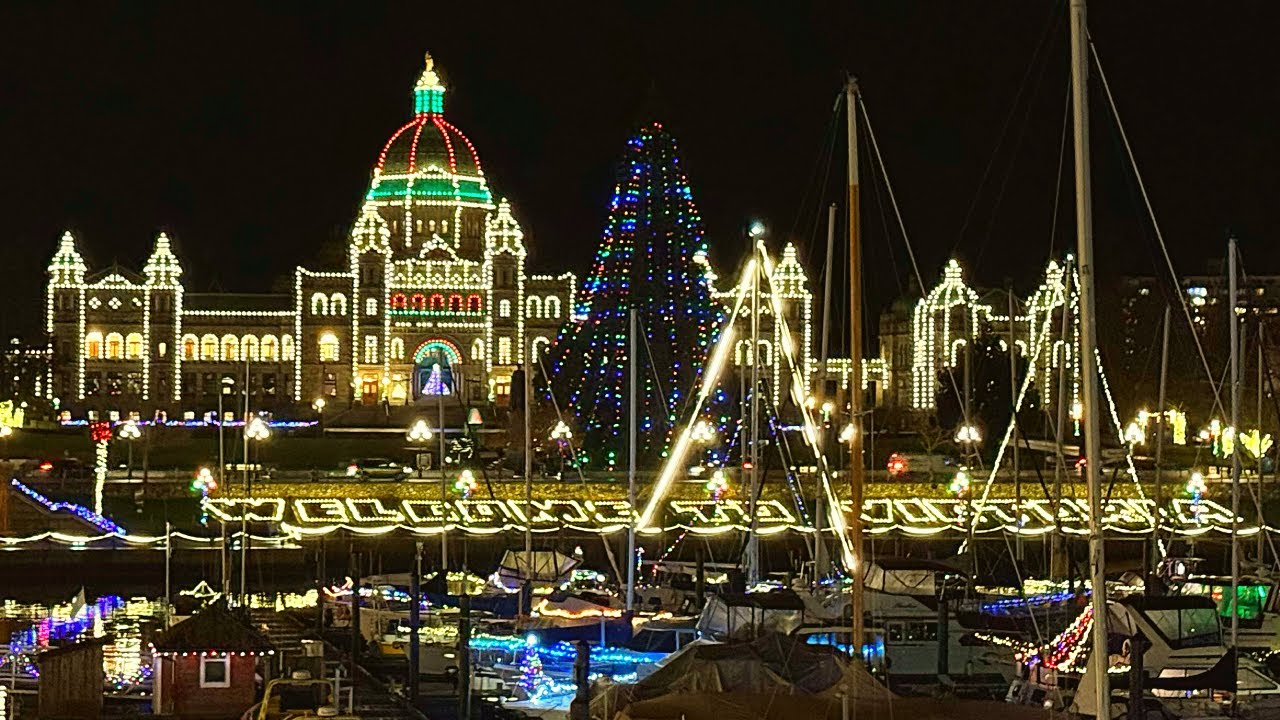 Christmas lights at Victoria BC Legislative Building - YouTube