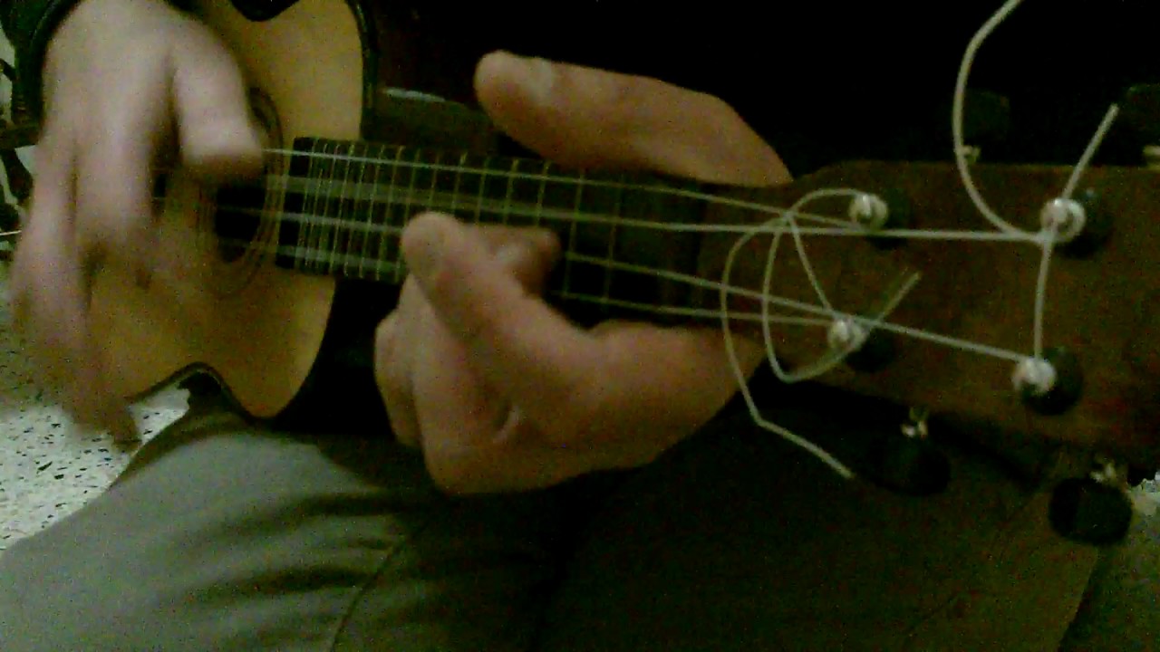 ukulele soprano lark vintage - YouTube