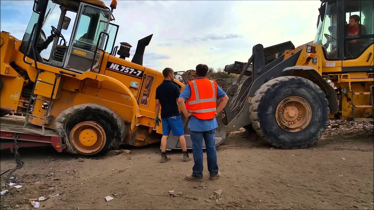 How to Load a Digger onto a Lorry - YouTube