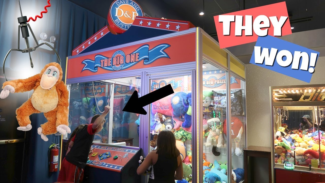 SQUISHY PRiZES WORLD'S LARGEST CLAW MACHiNE JACKPOT WiNS! SLiME + MORE ...