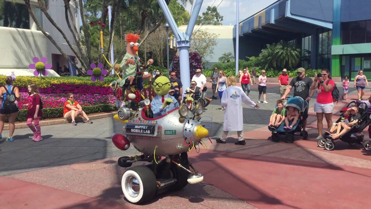 EPCOT Center - Muppet Mobile Lab with Beaker and Dr. Bunsen Honeydew ...