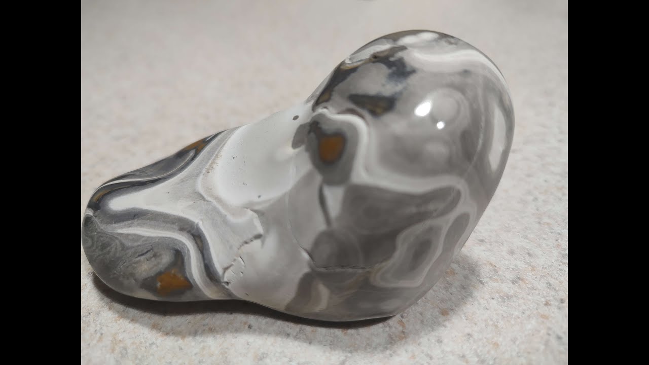 Tumbled Petrified Wood, Agates Snakeskin, Quartz, Banded Iron and more ...