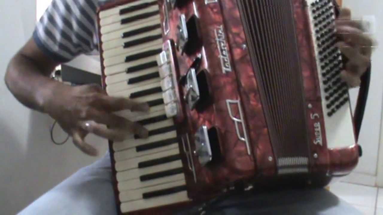 Danilo Lino Acordeon Hino 102 Sinto a voz Divina - YouTube
