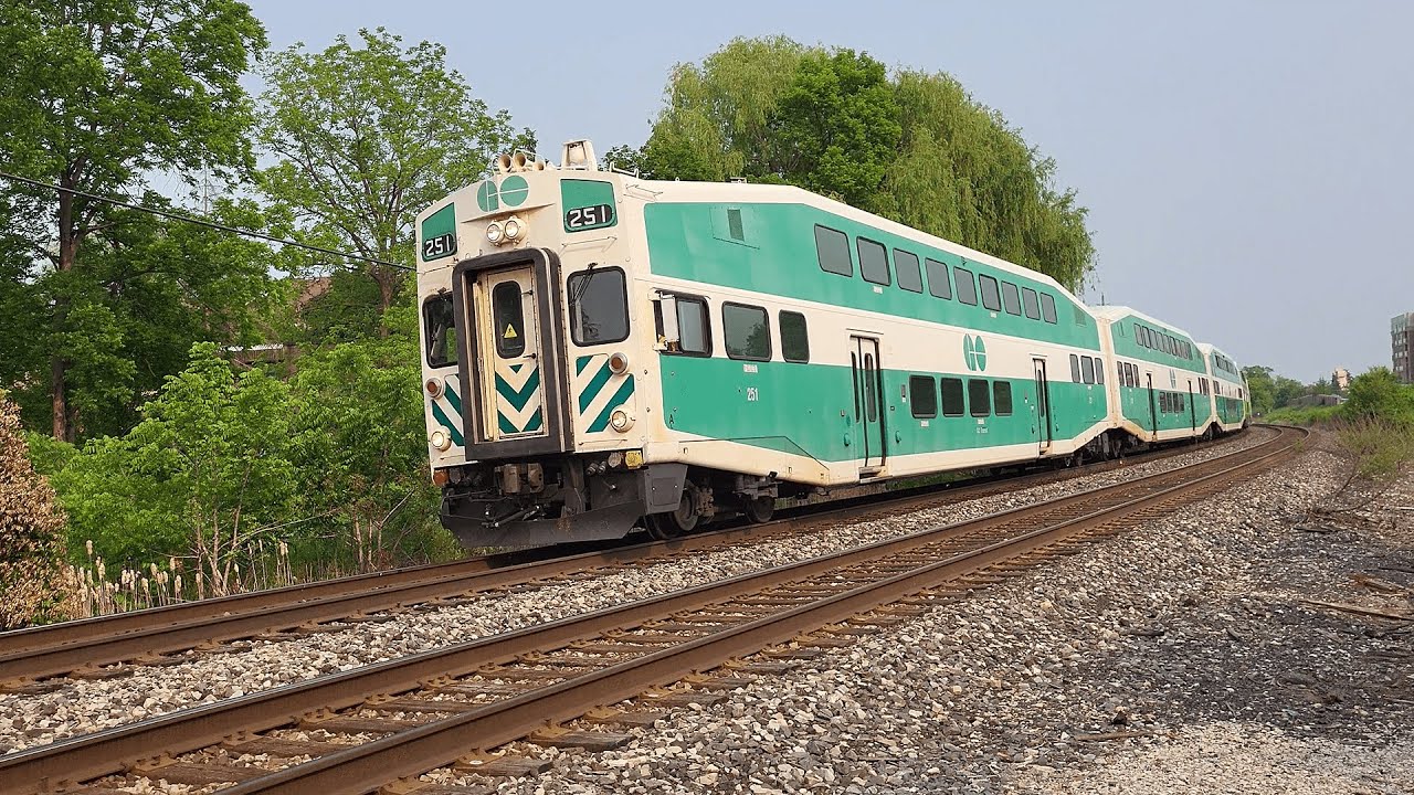 251 ON THE MILTON LINE! GO 2735 - 251W at Streetsville - June 5, 2023 ...