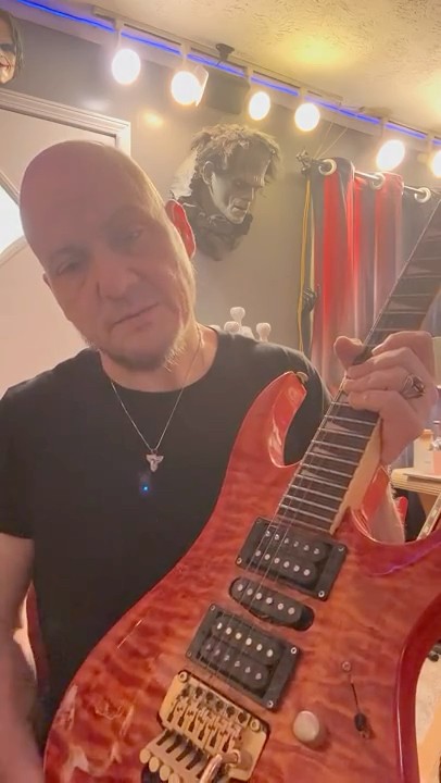 RWG - Ravens West Guitars SuperStrat - YouTube