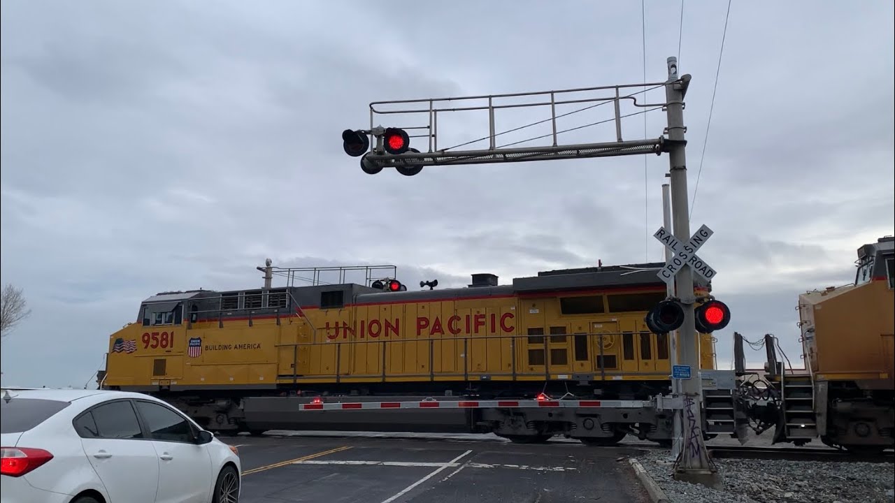 *New Crossbucks* UP 7760 Stack Train North - McKinley Ave. Railroad Crossing, Lathrop CA - YouTube