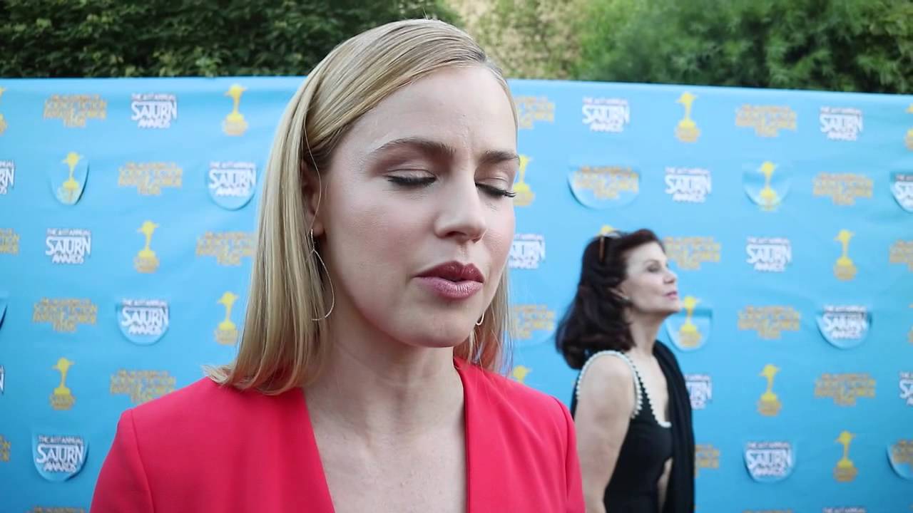 Amanda Schull at the 2015 Saturn Awards - YouTube
