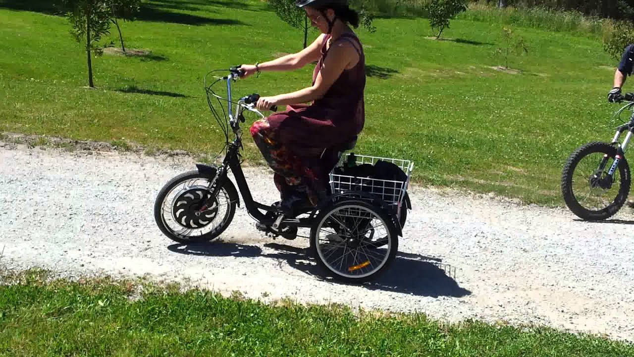 Wicked e-trike burnout - YouTube