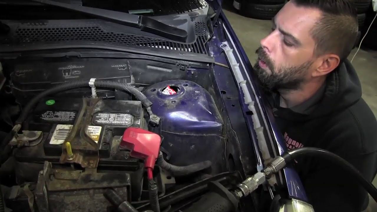 Replacement of Front Complete Strut Assemblies on a 2006 Ford Focus l ...