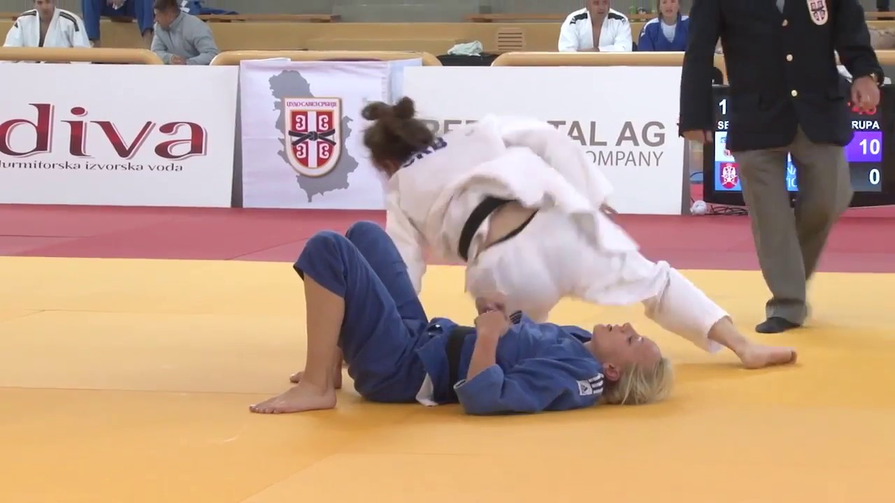 women judo osaekomi 281 - YouTube