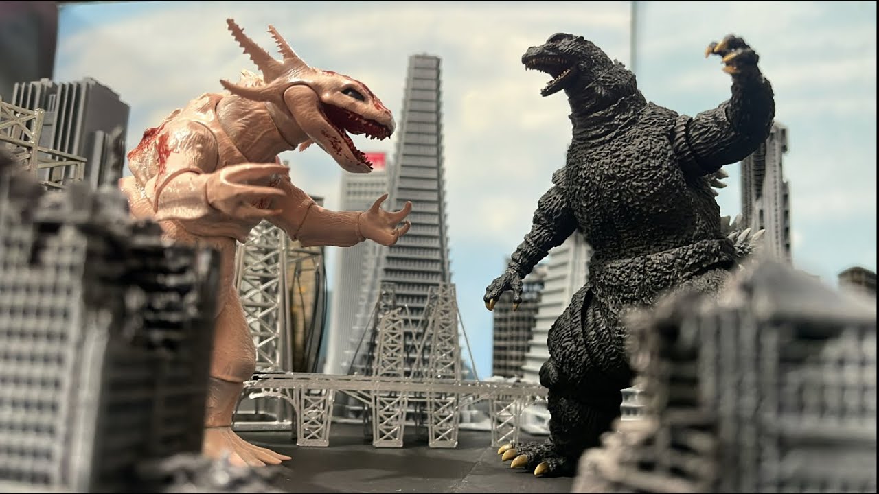 GODZILLA VS THE AXOLOTL EPIC STOP-MOTION BATTLE! (Blood,gore warning ...