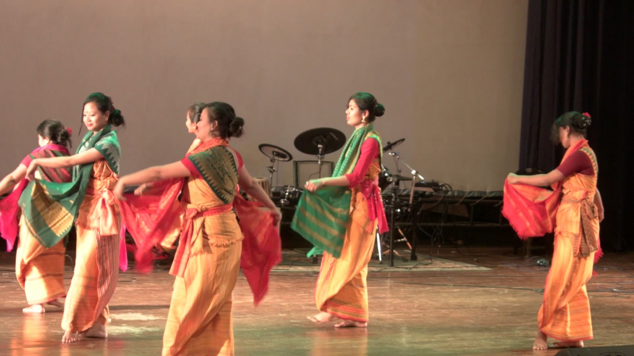 Bodo Dance - Bohagor Duwardolit 2017 | IIT Guwahati - YouTube