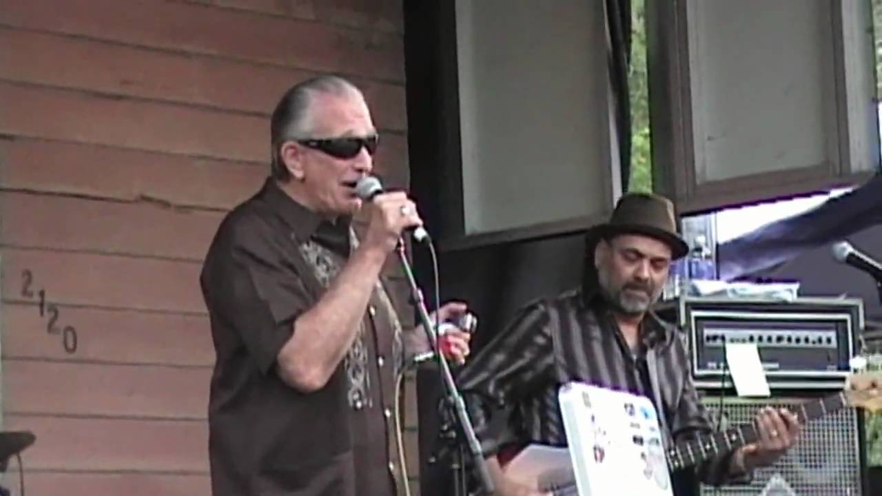 Charlie Musselwhite 2009 Chicago Blues Festival "River Hip Mama" - YouTube