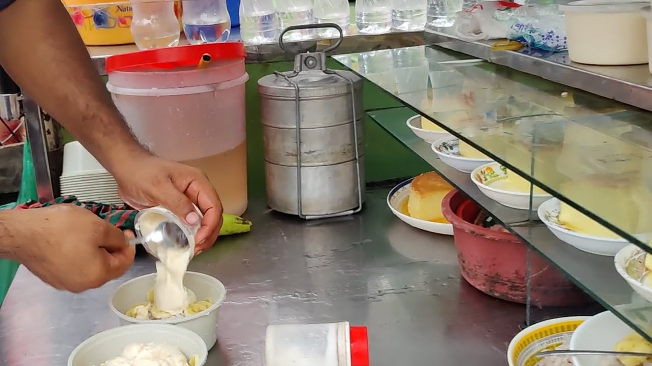 Amazing Doi Chira maker !!Bangladeshi street food Doi chira @Tk- 40 per ...