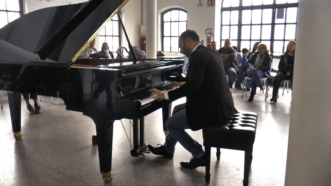 "Oblivion" Piazzolla - Pianoforte (Christian Salerno) - YouTube