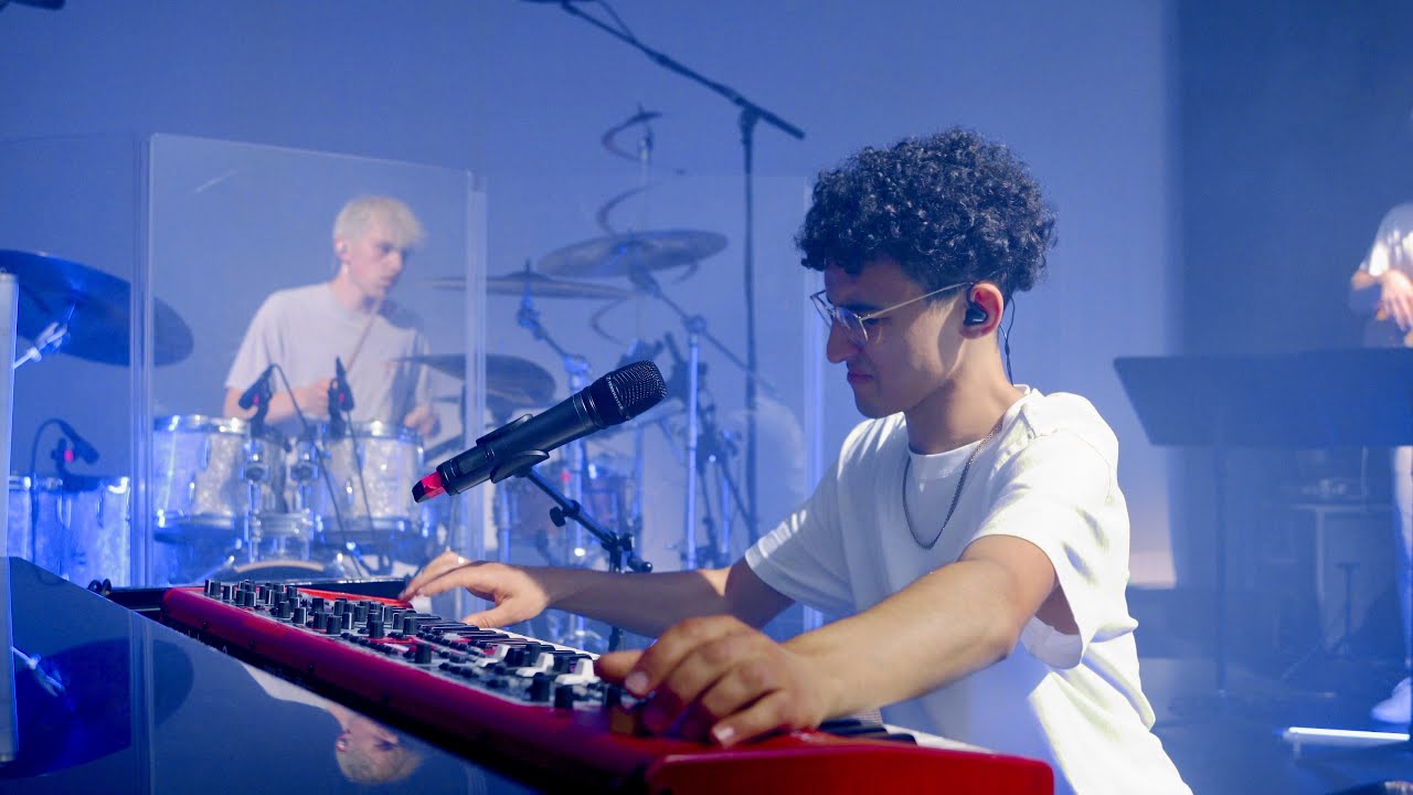 Joshua Milo - SUPERHIGHWAY (Live) Acordes - Chordify