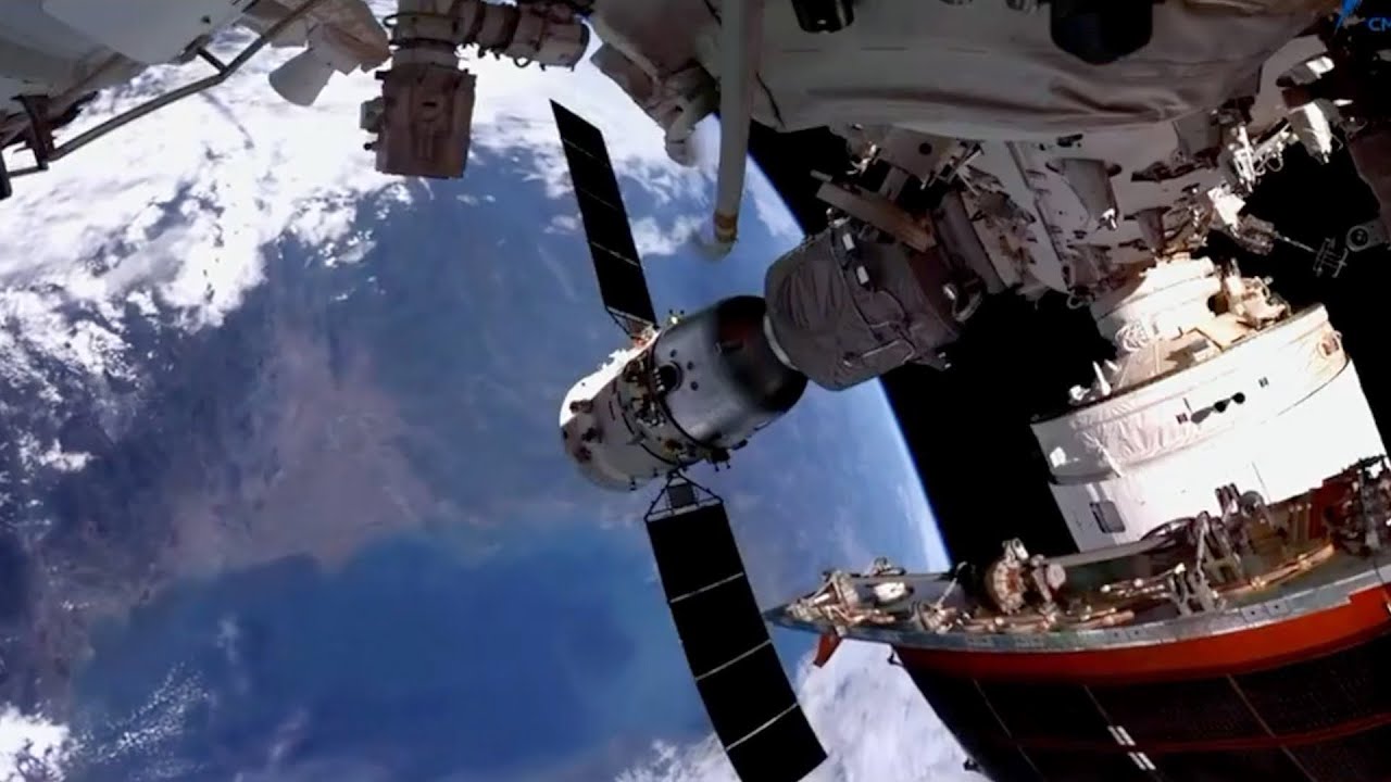 Stunning view of Earth from China Space Station - YouTube
