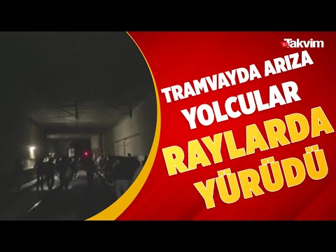 Tramvayda arıza: Yolcular raylarda yürüdü!