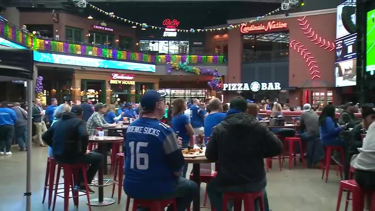 Battlehawks fans excited to cheer on team in first game - YouTube