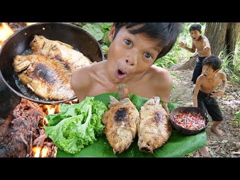Survival in the rainforest - Cooking fish recipe and eating in forest
