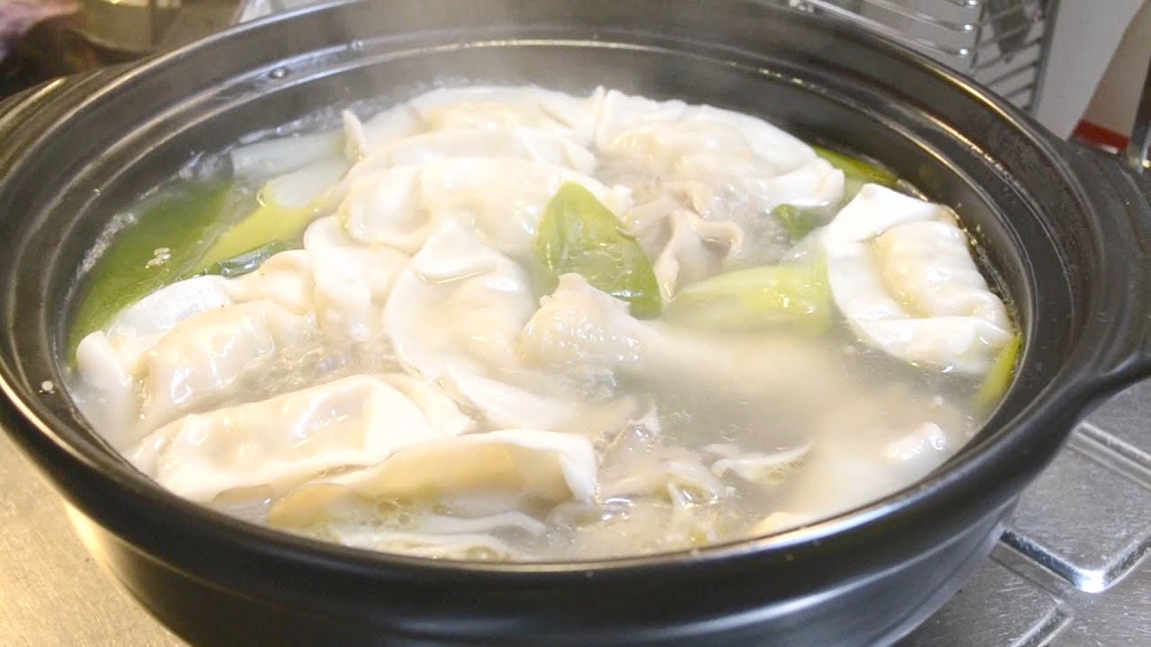 手羽餃子鍋の作り方 How to make hotpot of gyoza (dumpling) and chicken wing ...