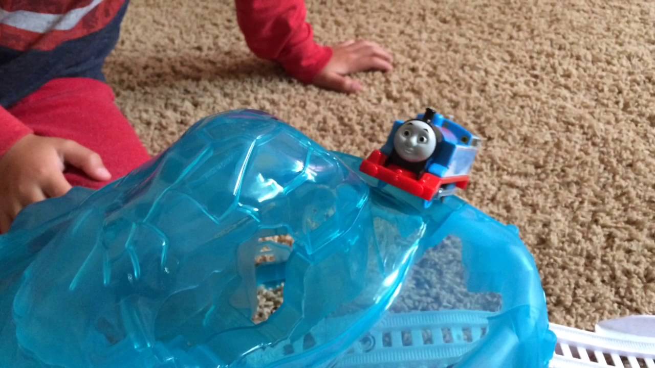 Benji reviews Thomas Trackmaster Icy Mountain Drift - YouTube
