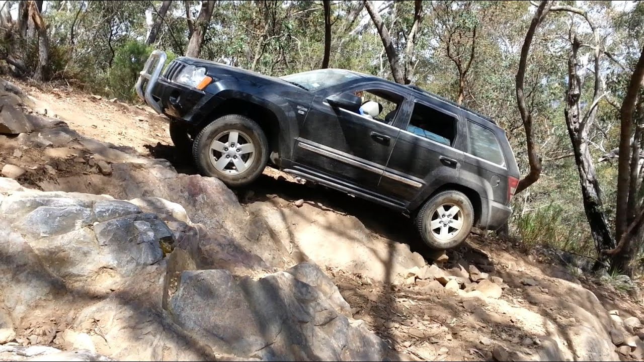 Jeep Grand Cherokee HEMI @ Lower Mt Walker - YouTube