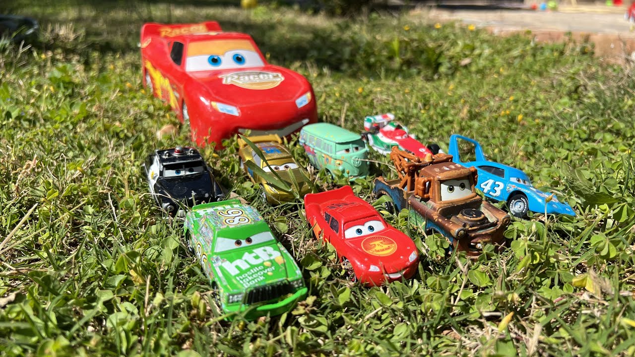 Disney Pixar Cars falling into deep pool, Lightning McQueen, Tow Mater ...