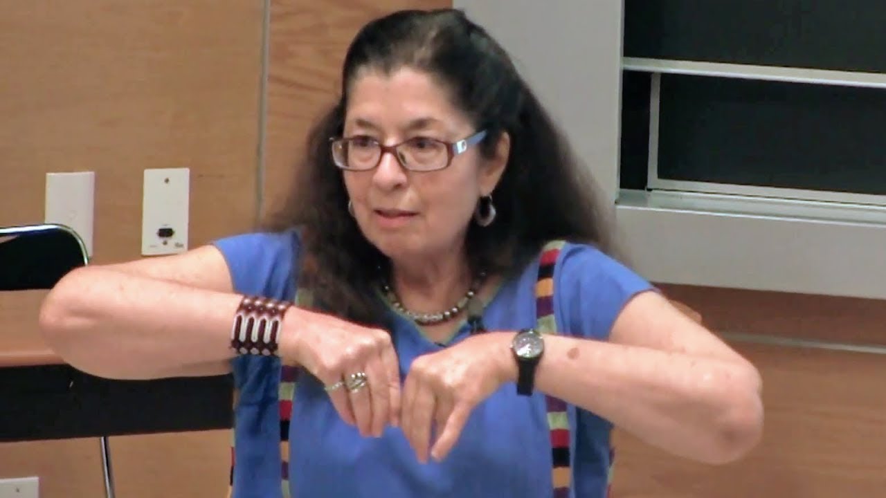 Simetrías y fenómenos de concentración (Mónica Clapp) - YouTube