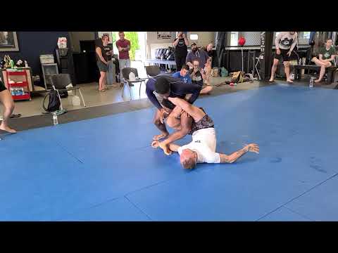 EGG guard invational 1 sam Micale vs jamal johnson - YouTube