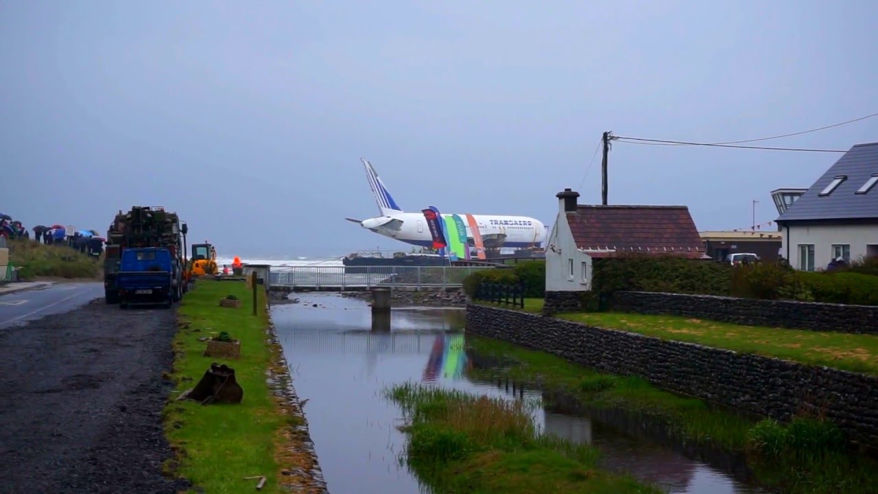 Landing of the Boeing 767 on the beach in Enniscrone 7th May 2016 - YouTube