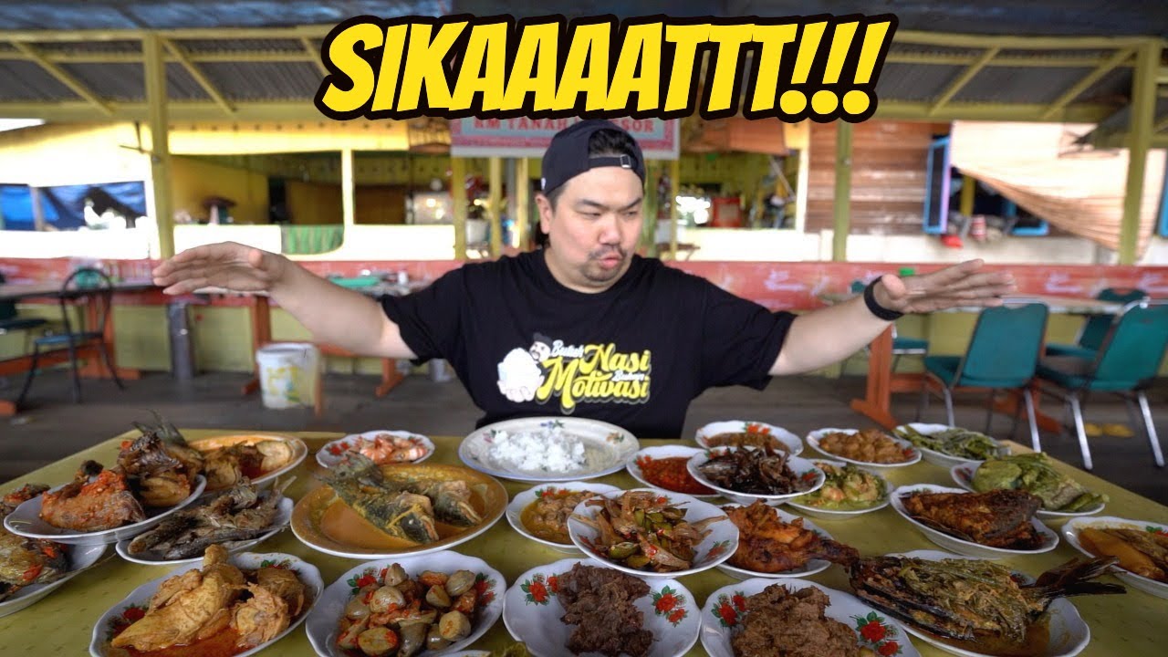 DISAJIKAN MAKANAN SEMEJA PENUH, SIKAT CUY!!! - YouTube