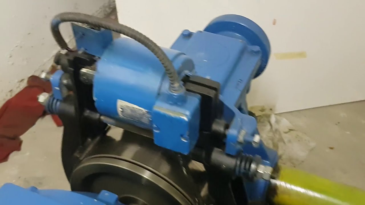 Rare 1973 Schindler, Bottom Drive Lift, Swindon - YouTube