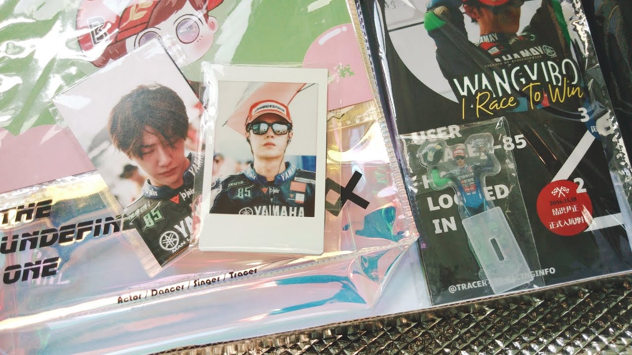 Unbox And Reviwes WangYibo TRACER-85·王一博·RacingInfo 1st Mini Photobook ...