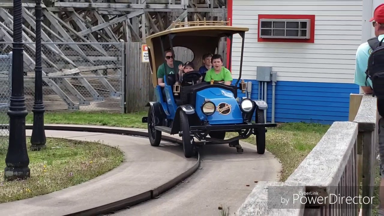 Baby G Drives the Moon Cars at Six Flags St. Louis - YouTube