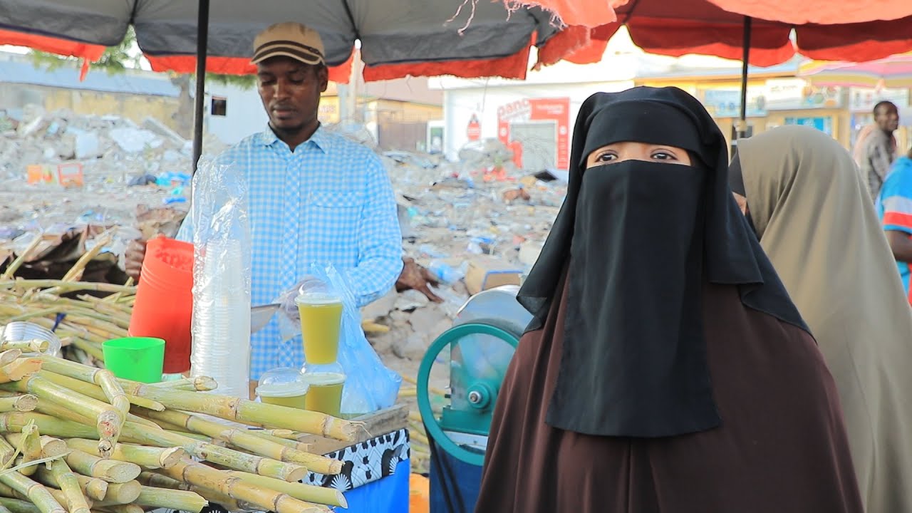 Cabitaanka Qasabka oo Muqdisho laga cabaayo markii ugu horreysay - YouTube