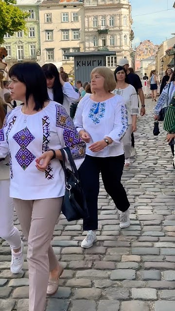 Галицькі пані Львів дівчата площа Ринок львівплощаринок Youtube