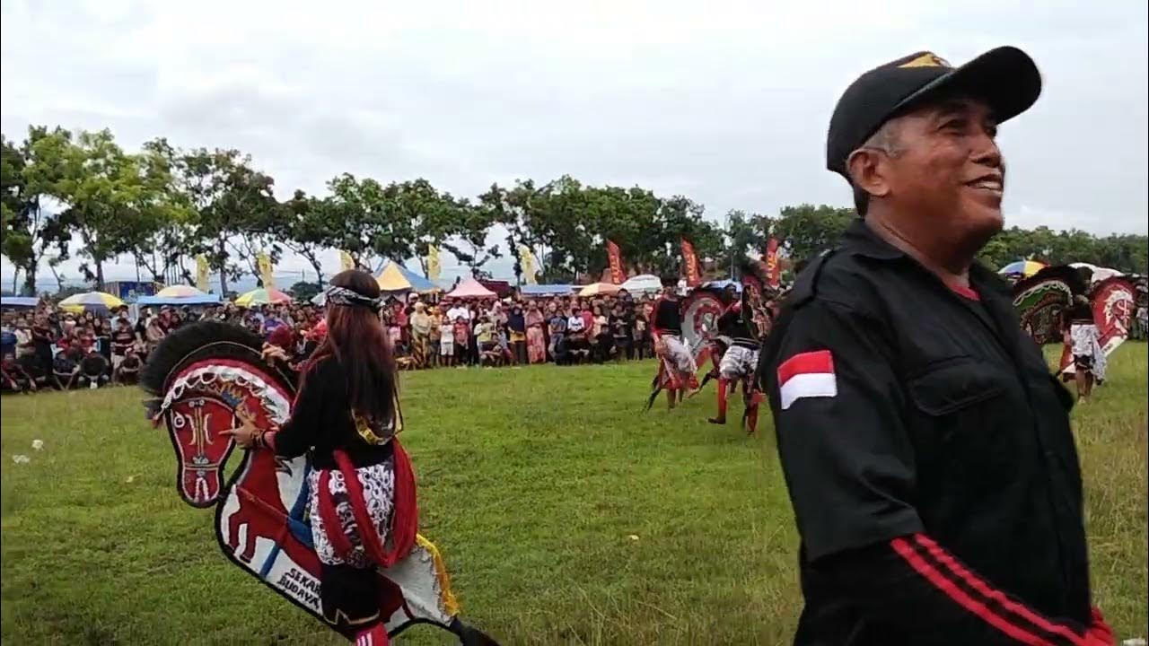 tarian ebeg sekar budaya labas janturan live lapangan sokaraja tengah kab banyumas - YouTube