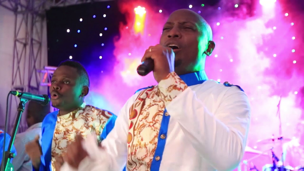 Dadié MBENZA et HD Music Lions - Moko te (Concert Palm beach) - YouTube