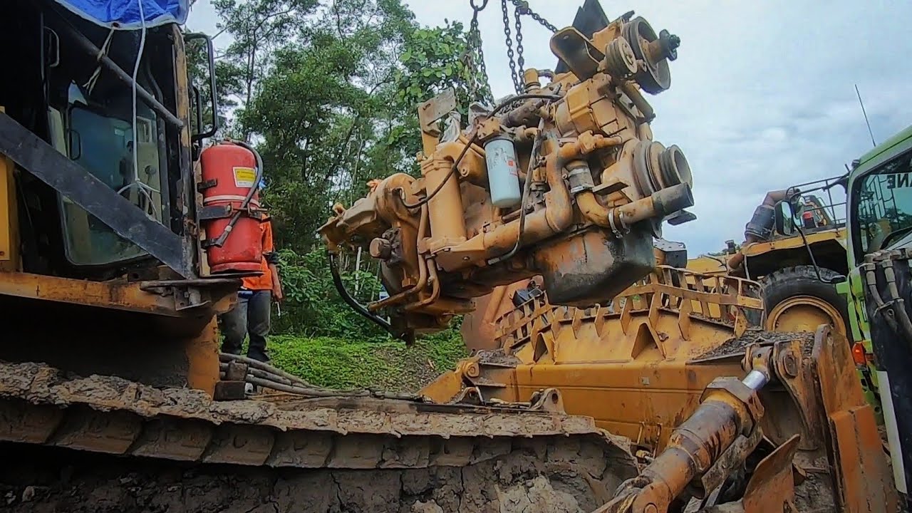 Remove Engine Bulldozer CAT D8 - YouTube