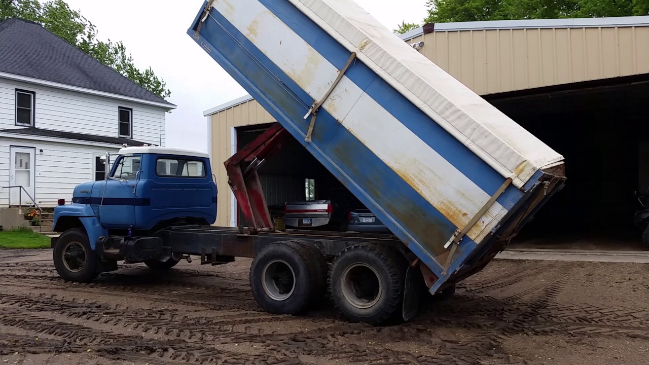 Grain truck dump howard lake 2017 - YouTube