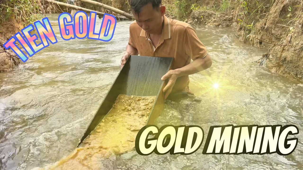Panning for gold in the stream in the afternoon #gold#goldmining# ...