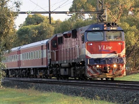 Melbourne Trains - V/line and Metro Trains Melbourne morning commuter ...