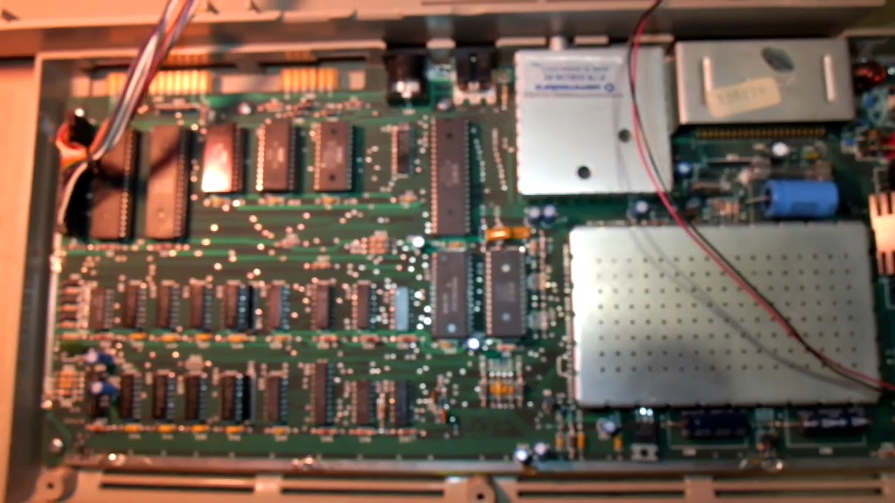 Commodore 64 Silver Label 326298 seen up close - YouTube