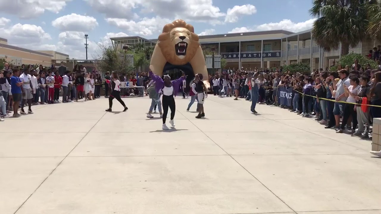Royalty Squad | LNHS Pep Rally Dance 2k18 A Must Wach!! - YouTube