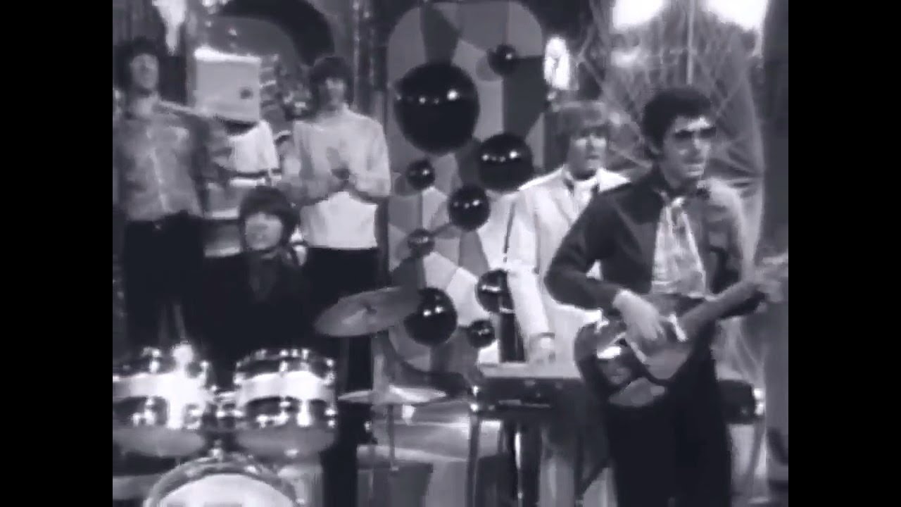 Paul Revere & The Raiders - Mr. Sun, Mr. Moon (TV appearance 1969 ...