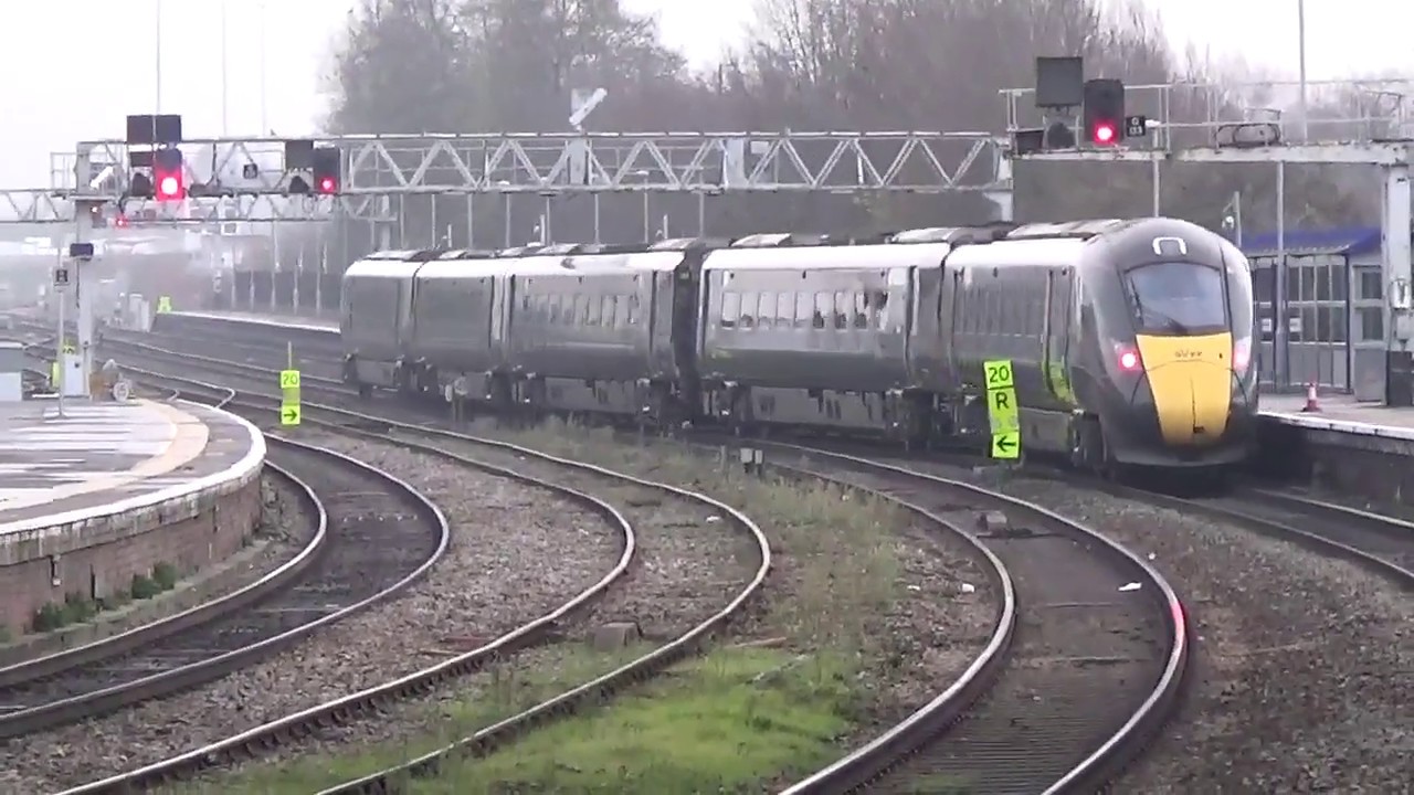 Gloucester train station - train going to London - YouTube