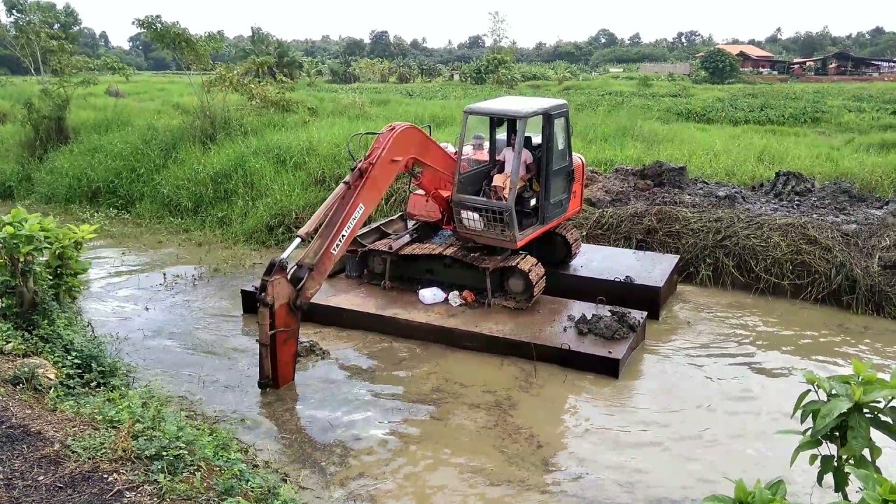 Amazing Hitachi in water - YouTube