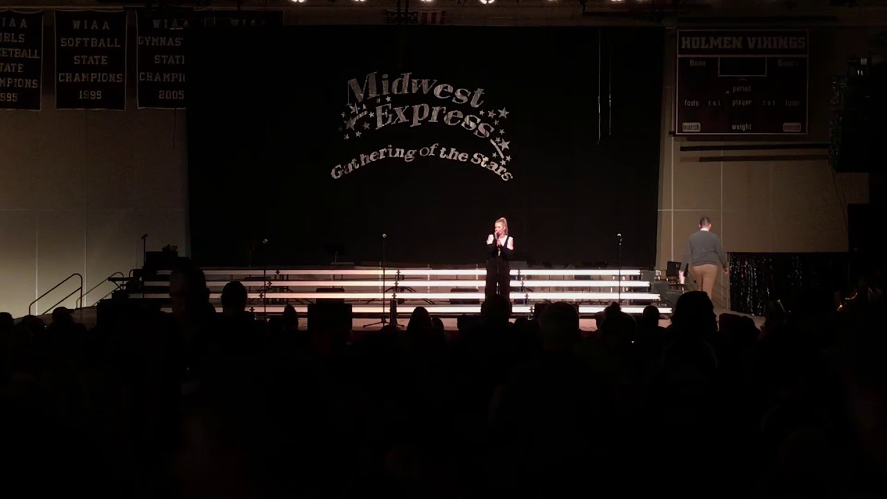 The Amazing Max Rae entertaining the crowd at the Holmen Show Choirs ...