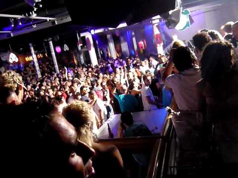 Nic Fancuilli playing Junior Jack Thrill Me at Space Ibiza - YouTube